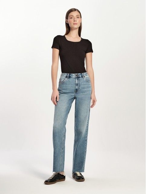 ᐅ Купить Джинсы straight c эффектом потертостей и необработанным краем ...